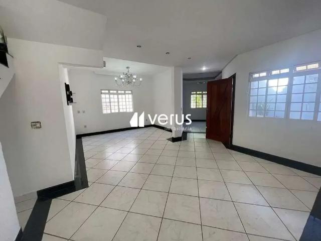 Casa / Sobrado para Locação em Uberlândia/MG Jardim Karaíba 3 Quartos