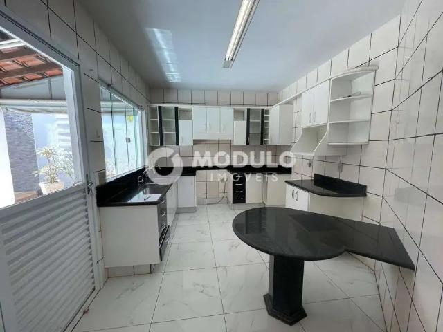 Casa / Sobrado para Locação em Uberlândia/MG Jardim Karaíba 3 Quartos
