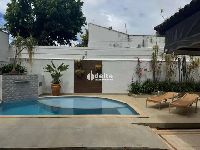 Casa / Sobrado para Locação em Uberlândia/MG Jardim Karaíba 4 Quartos