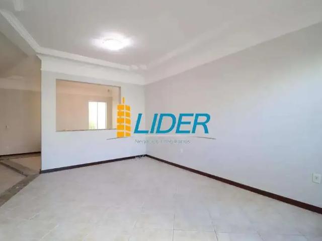 Casa / Sobrado para Locação em Uberlândia/MG Jardim Karaíba 4 Quartos