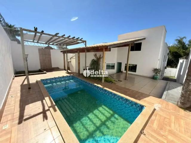 Casa / Sobrado para Locação em Uberlândia/MG Jardim Karaíba 5 Quartos