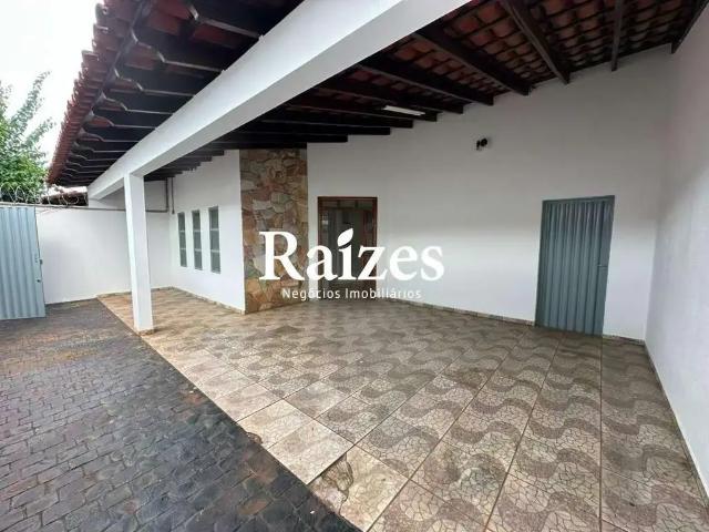 Casa / Sobrado para Locação em Uberlândia/MG Jardim Patrícia 4 Quartos