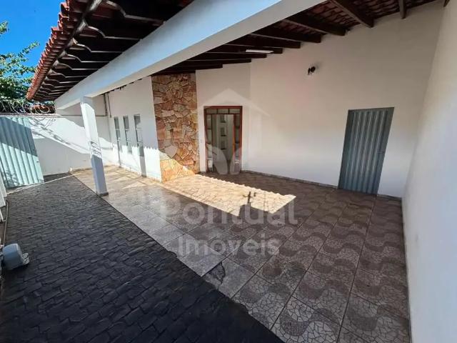 Casa / Sobrado para Locação em Uberlândia/MG Jardim Patrícia 3 Quartos