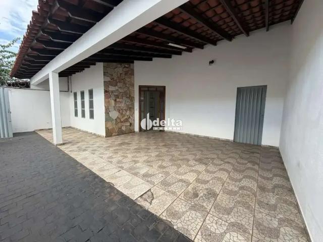 Casa / Sobrado para Locação em Uberlândia/MG Jardim Patrícia 3 Quartos