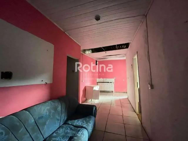 Casa / Sobrado para Locação em Uberlândia/MG Luizote de Freitas 2 Quartos