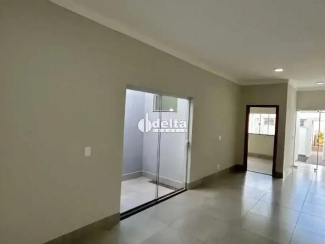 Casa / Sobrado para Locação em Uberlândia/MG Laranjeiras 2 Quartos