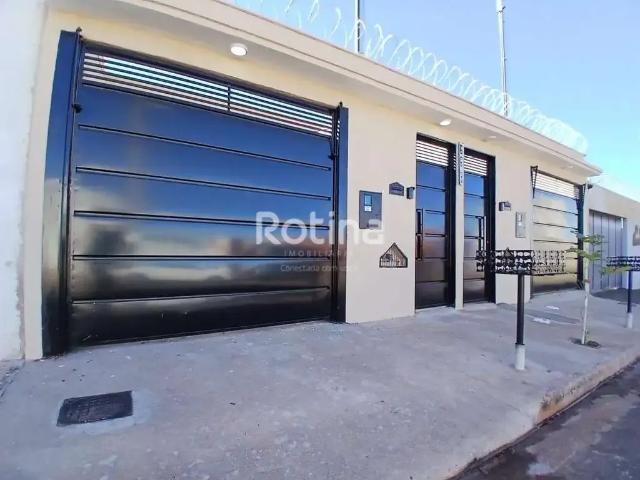 Casa / Sobrado para Locação em Uberlândia/MG Laranjeiras 2 Quartos