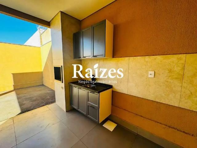 Casa / Sobrado para Locação em Uberlândia/MG Laranjeiras 4 Quartos