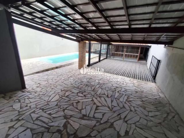 Casa / Sobrado para Locação em Uberlândia/MG Lidice 4 Quartos