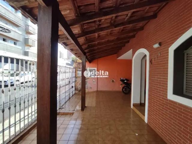 Casa / Sobrado para Locação em Uberlândia/MG Lidice 7 Quartos