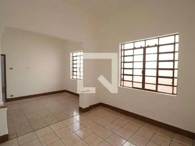 Casa / Sobrado para Locação em Uberlândia/MG Lidice 2 Quartos