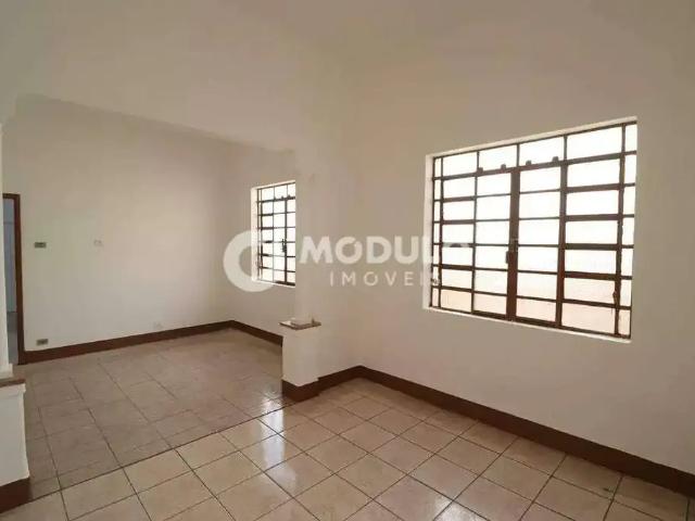 Casa / Sobrado para Locação em Uberlândia/MG Lidice 2 Quartos