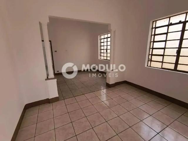Casa / Sobrado para Locação em Uberlândia/MG Lidice 2 Quartos
