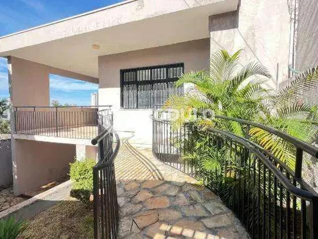 Casa / Sobrado para Locação em Uberlândia/MG Lidice 3 Quartos