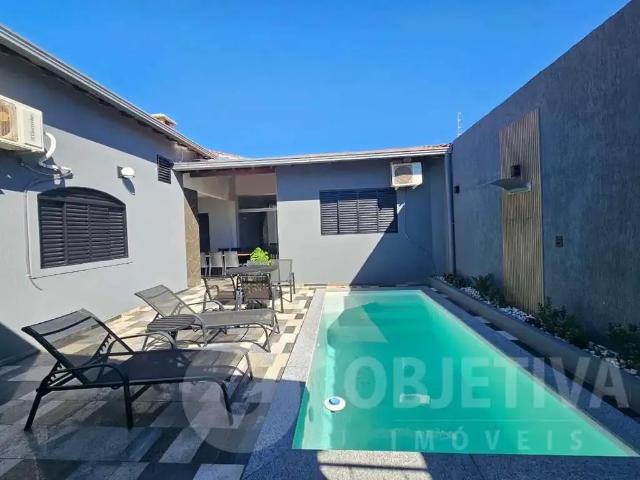 Casa / Sobrado para Locação em Uberlândia/MG Pacaembu 4 Quartos