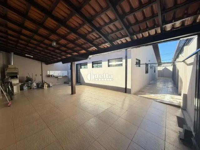 Casa / Sobrado para Locação em Uberlândia/MG Planalto 3 Quartos