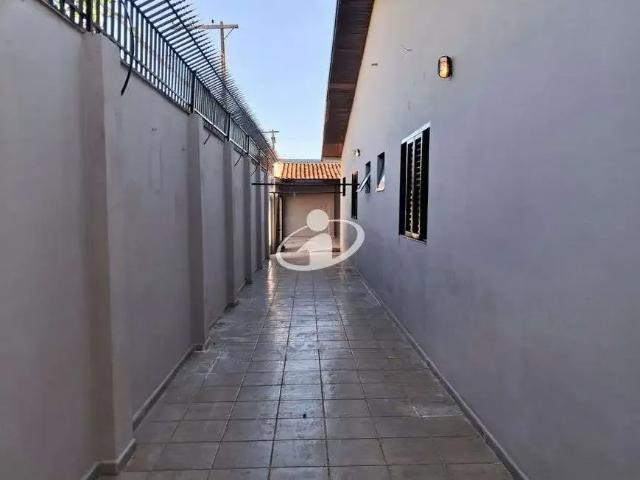 Casa / Sobrado para Locação em Uberlândia/MG Planalto 3 Quartos