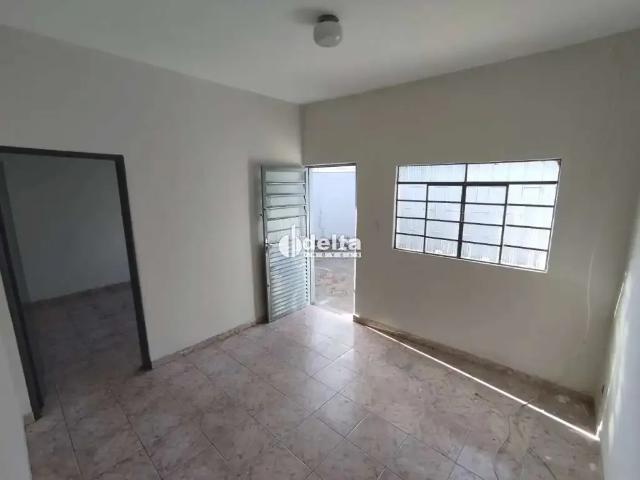 Casa / Sobrado para Locação em Uberlândia/MG Presidente Roosevelt 3 Quartos