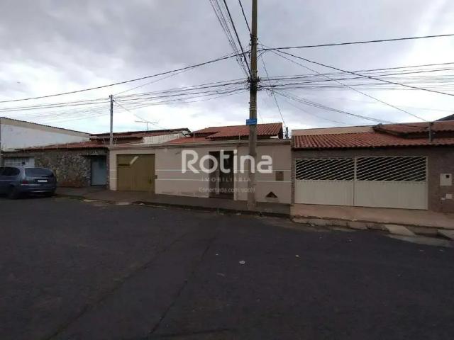 Casa / Sobrado para Locação em Uberlândia/MG Presidente Roosevelt 4 Quartos