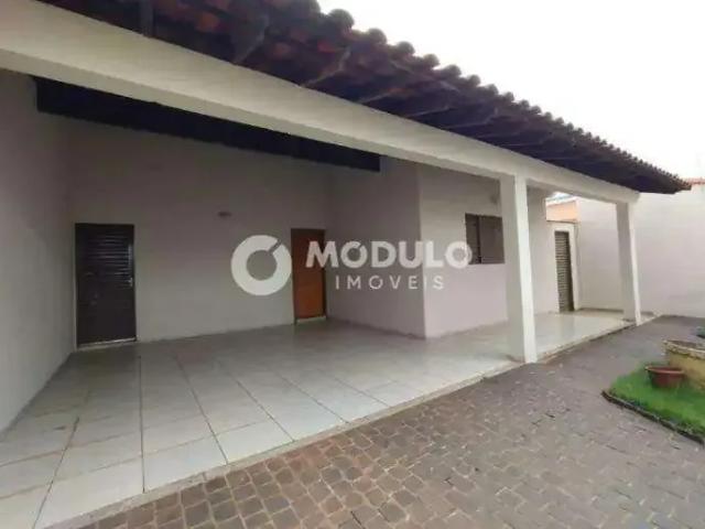Casa / Sobrado para Locação em Uberlândia/MG Presidente Roosevelt 4 Quartos