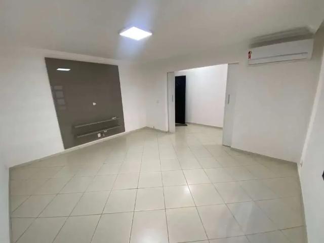 Casa / Sobrado para Locação em Uberlândia/MG Presidente Roosevelt 5 Quartos