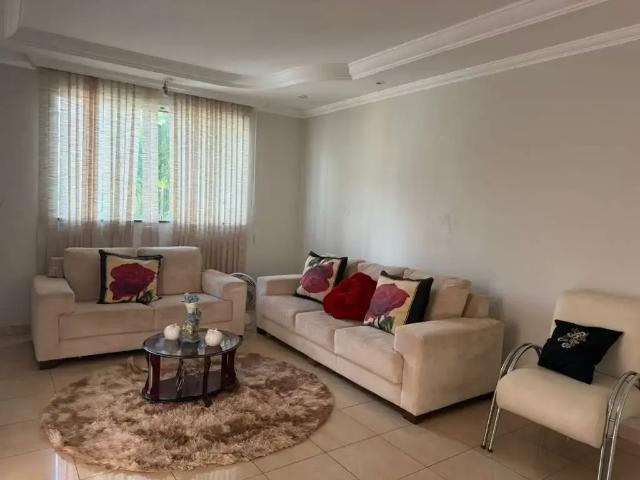 Casa / Sobrado para Locação em Uberlândia/MG Presidente Roosevelt 6 Quartos