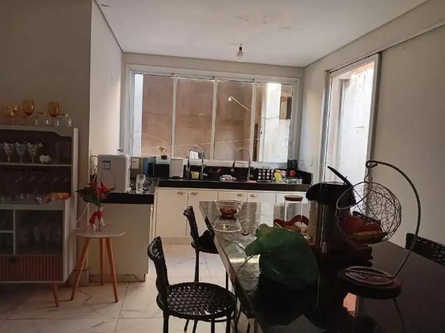 Casa / Sobrado para Locação em Uberlândia/MG Residencial Integração 5 Quartos