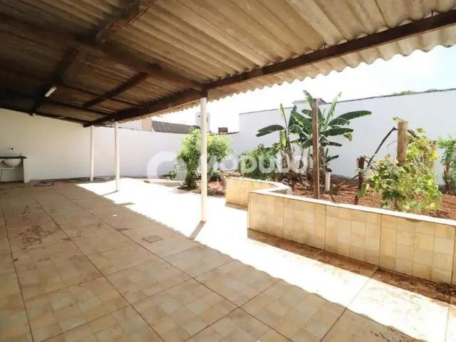 Casa / Sobrado para Locação em Uberlândia/MG São Jorge 2 Quartos