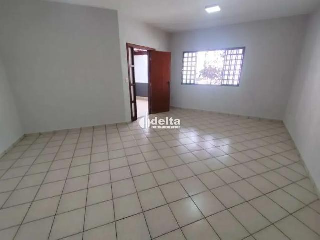 Casa / Sobrado para Locação em Uberlândia/MG Santa Mônica 4 Quartos