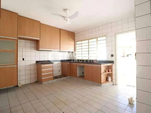 Casa / Sobrado para Locação em Uberlândia/MG Santa Mônica 4 Quartos