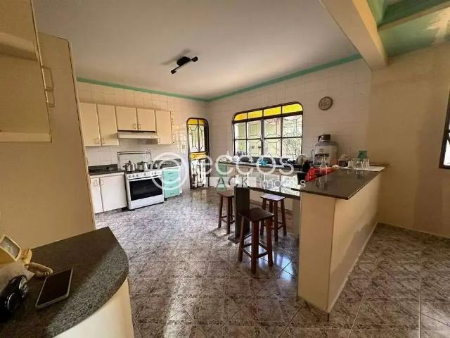 Casa / Sobrado para Locação em Uberlândia/MG Santa Mônica 4 Quartos