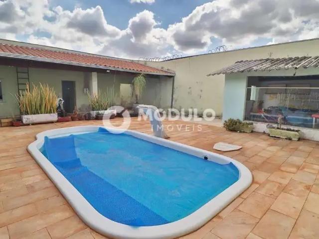 Casa / Sobrado para Locação em Uberlândia/MG Santa Mônica 4 Quartos