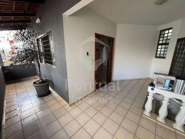 Casa / Sobrado para Locação em Uberlândia/MG Santa Mônica 4 Quartos