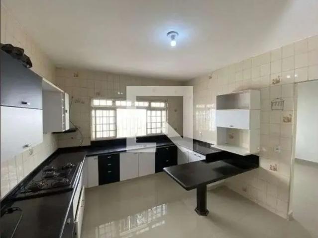 Casa / Sobrado para Locação em Uberlândia/MG Santa Mônica 4 Quartos
