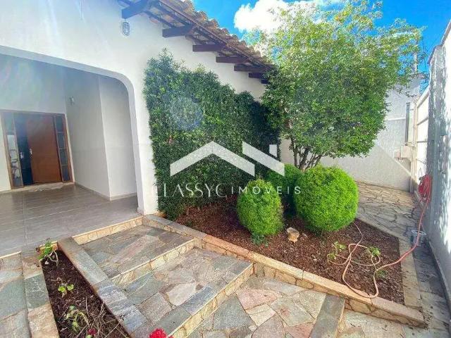 Casa / Sobrado para Locação em Uberlândia/MG Santa Mônica 4 Quartos