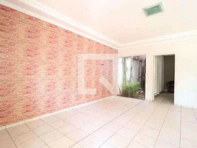 Casa / Sobrado para Locação em Uberlândia/MG Santa Mônica 4 Quartos
