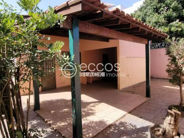 Casa / Sobrado para Locação em Uberlândia/MG Santa Mônica 4 Quartos