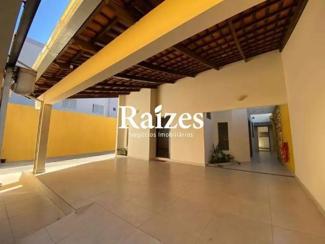 Casa / Sobrado para Locação em Uberlândia/MG Santa Mônica 5 Quartos