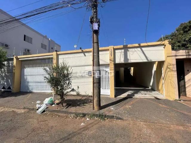 Casa / Sobrado para Locação em Uberlândia/MG Santa Mônica 5 Quartos