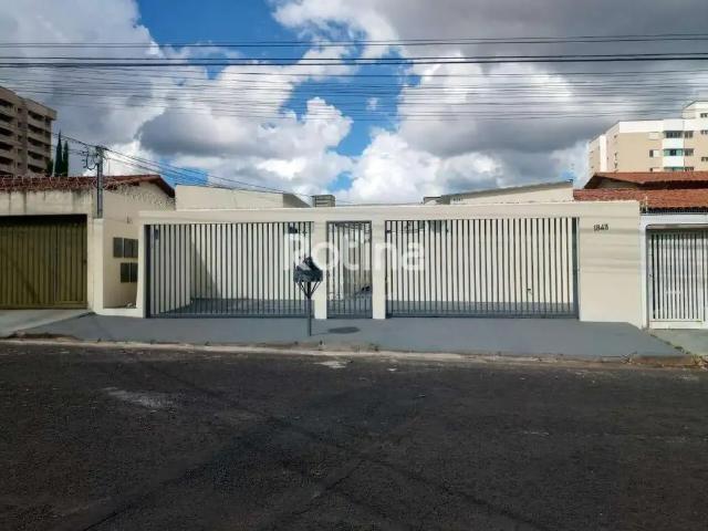 Casa / Sobrado para Locação em Uberlândia/MG Santa Mônica 2 Quartos