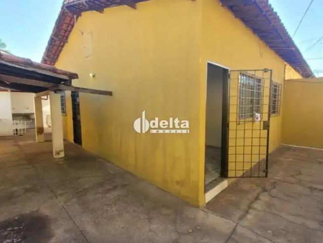 Casa / Sobrado para Locação em Uberlândia/MG Santa Mônica 2 Quartos