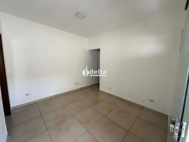 Casa / Sobrado para Locação em Uberlândia/MG Santa Mônica 2 Quartos