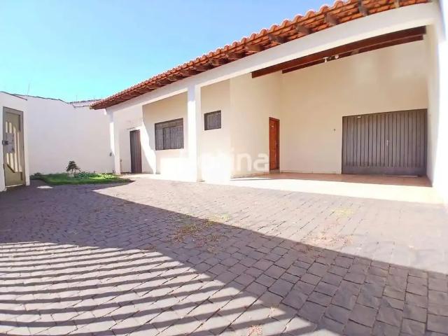 Casa / Sobrado para Locação em Uberlândia/MG Santa Mônica 3 Quartos