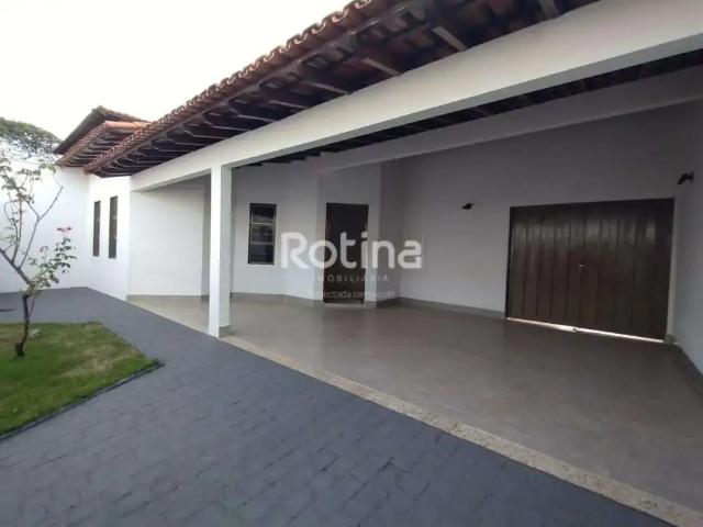 Casa / Sobrado para Locação em Uberlândia/MG Santa Mônica 3 Quartos