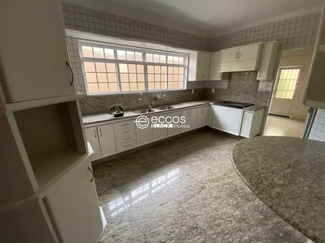 Casa / Sobrado para Locação em Uberlândia/MG Santa Mônica 3 Quartos