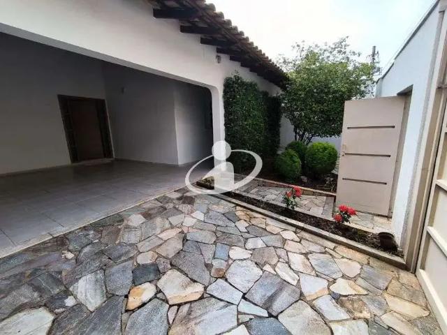 Casa / Sobrado para Locação em Uberlândia/MG Santa Mônica 3 Quartos