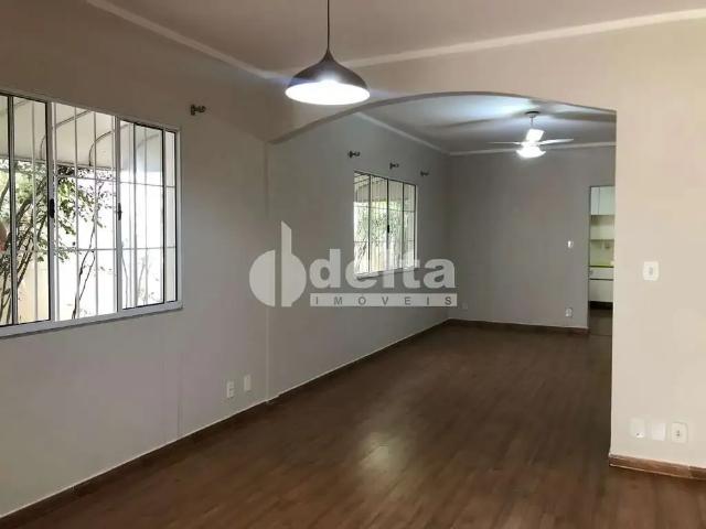 Casa / Sobrado para Locação em Uberlândia/MG Santa Mônica 3 Quartos