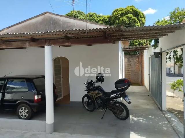 Casa / Sobrado para Locação em Uberlândia/MG Santa Mônica 3 Quartos