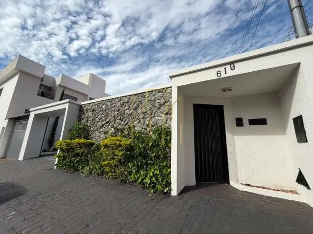 Casa / Sobrado para Locação em Uberlândia/MG Santa Mônica 3 Quartos
