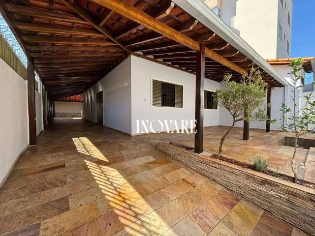 Casa / Sobrado para Locação em Uberlândia/MG Santa Mônica 3 Quartos